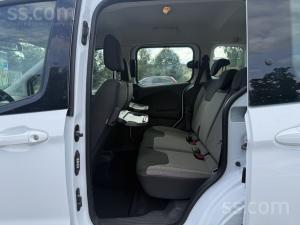 Balts Ford Tourneo 2017 Rīga, ar dzinēja tilpumu 1.00 L un nobraukumu 174 tūkst. km par 5990 €, foto 17 vietnē AUTOMOTO.COM.LV