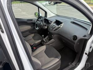 Balts Ford Tourneo 2017 Rīga, ar dzinēja tilpumu 1.00 L un nobraukumu 174 tūkst. km par 5990 €, foto 18 vietnē AUTOMOTO.COM.LV