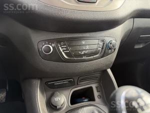 Balts Ford Tourneo 2017 Rīga, ar dzinēja tilpumu 1.00 L un nobraukumu 174 tūkst. km par 5990 €, foto 20 vietnē AUTOMOTO.COM.LV