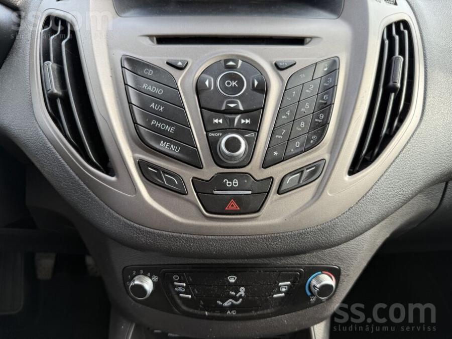 Balts Ford Tourneo 2017 Rīga, ar dzinēja tilpumu 1.00 L un nobraukumu 174 tūkst. km par 5990 €, foto 21 vietnē AUTOMOTO.COM.LV