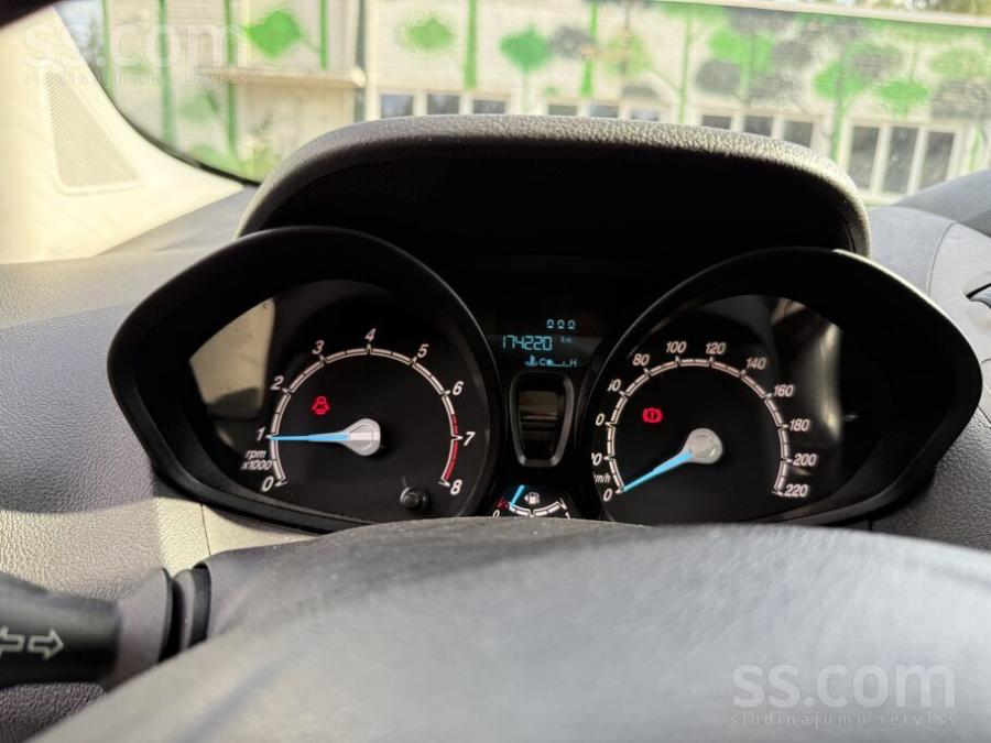 Balts Ford Tourneo 2017 Rīga, ar dzinēja tilpumu 1.00 L un nobraukumu 174 tūkst. km par 5990 €, foto 23 vietnē AUTOMOTO.COM.LV