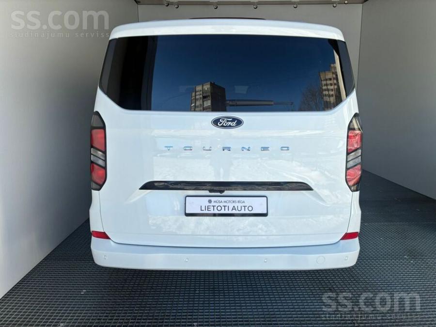 White Ford Tourneo 2024 in Riga, with an engine capacity of 2.00 L and mileage of 30 thousand km for 41900 €, photo 5 on AUTOMOTO.COM.LV