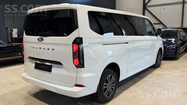 White Ford Tourneo 2024 in Riga, with an engine capacity of 2.00 L and mileage of 30 thousand km for 40800 €, photo 7 on AUTOMOTO.COM.LV