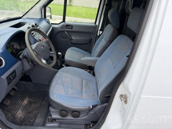 Ford Tourneo 2012 Jelgava vietnē Balts Ford Tourneo 2012 Jelgava, ar dzinēja tilpumu 1.80 L un nobraukumu 232 tūkst. km par 3490 €, foto 10 vietnē AUTOMOTO.COM.LV