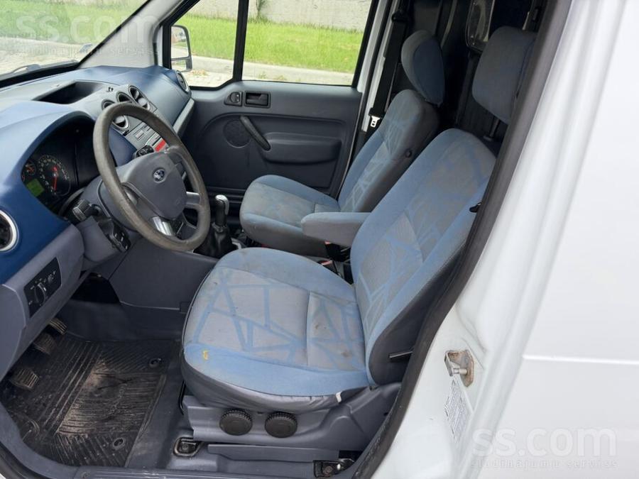 Balts Ford Tourneo 2012 Jelgava, ar dzinēja tilpumu 1.80 L un nobraukumu 232 tūkst. km par 3490 €, foto 10 vietnē AUTOMOTO.COM.LV