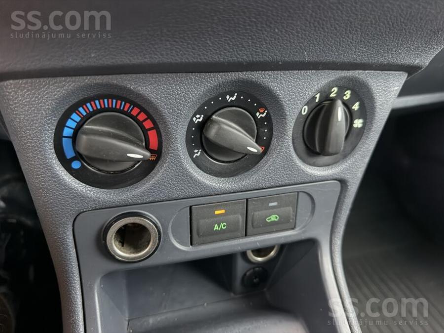 Balts Ford Tourneo 2012 Jelgava, ar dzinēja tilpumu 1.80 L un nobraukumu 232 tūkst. km par 3490 €, foto 16 vietnē AUTOMOTO.COM.LV