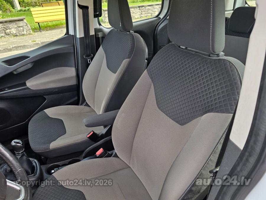 Balts Ford Tourneo 2015 Paide, ar dzinēja tilpumu 1.60 L un nobraukumu 243 tūkst. km par 5690 €, foto 19 vietnē AUTOMOTO.COM.LV