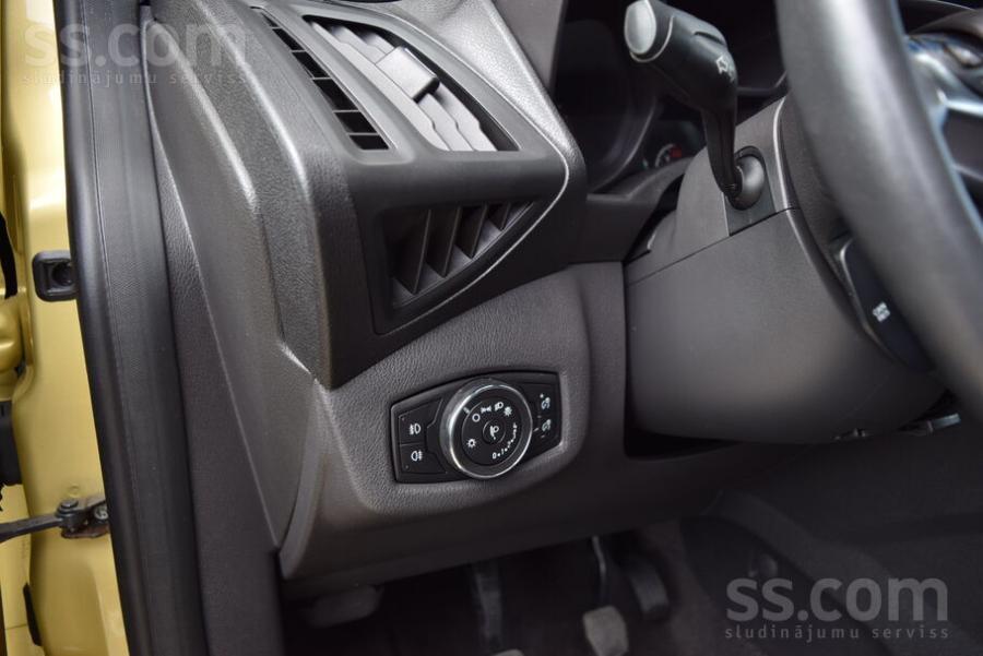 Dzeltens Ford Tourneo 2014 Rīga, ar dzinēja tilpumu 1.60 L un nobraukumu 260 tūkst. km par 11000 €, foto 9 vietnē AUTOMOTO.COM.LV