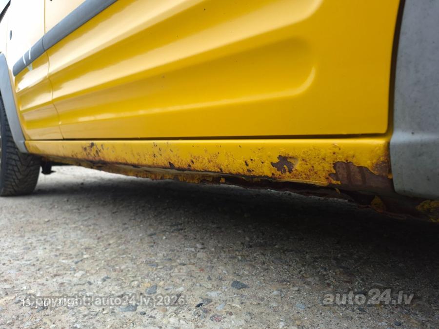 Yellow Ford Tourneo 2007 in Parnu, with an engine capacity of 1.80 L and mileage of 211 thousand km for 550 €, photo 14 on AUTOMOTO.COM.LV