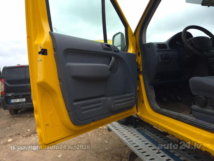 Yellow Ford Tourneo 2007 in Parnu, with an engine capacity of 1.80 L and mileage of 211 thousand km for 550 €, photo 17 on AUTOMOTO.COM.LV