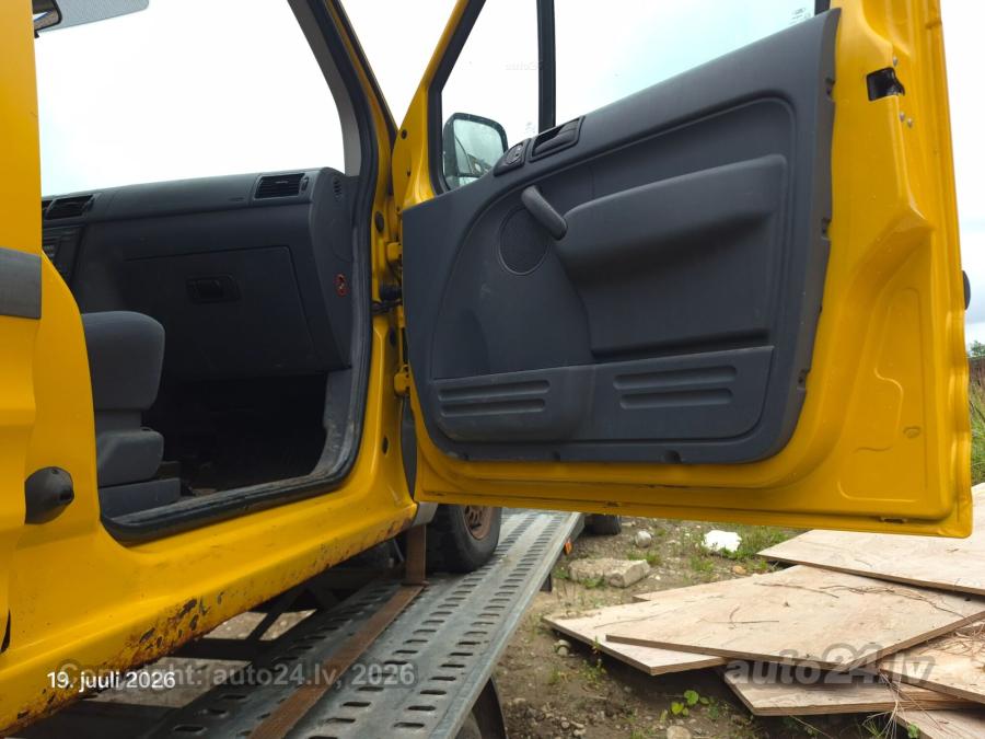 Yellow Ford Tourneo 2007 in Parnu, with an engine capacity of 1.80 L and mileage of 211 thousand km for 550 €, photo 20 on AUTOMOTO.COM.LV