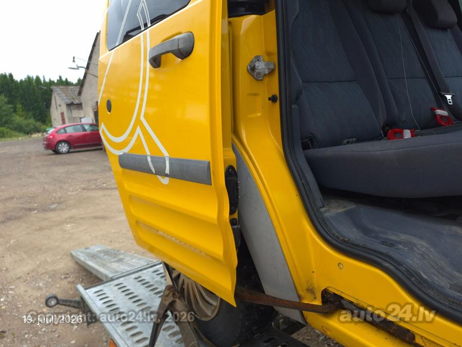 Yellow Ford Tourneo 2007 in Parnu, with an engine capacity of 1.80 L and mileage of 211 thousand km for 550 €, photo 21 on AUTOMOTO.COM.LV