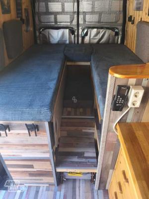 Black Ford Transit 2004 in Vilnius, with an engine capacity of 2.00 L and mileage of 317 thousand km for 5555 €, photo 18 on AUTOMOTO.COM.LV