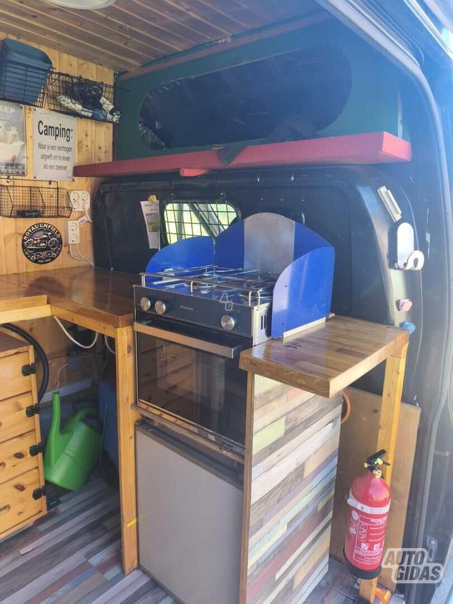Black Ford Transit 2004 in Vilnius, with an engine capacity of 2.00 L and mileage of 317 thousand km for 5555 €, photo 21 on AUTOMOTO.COM.LV