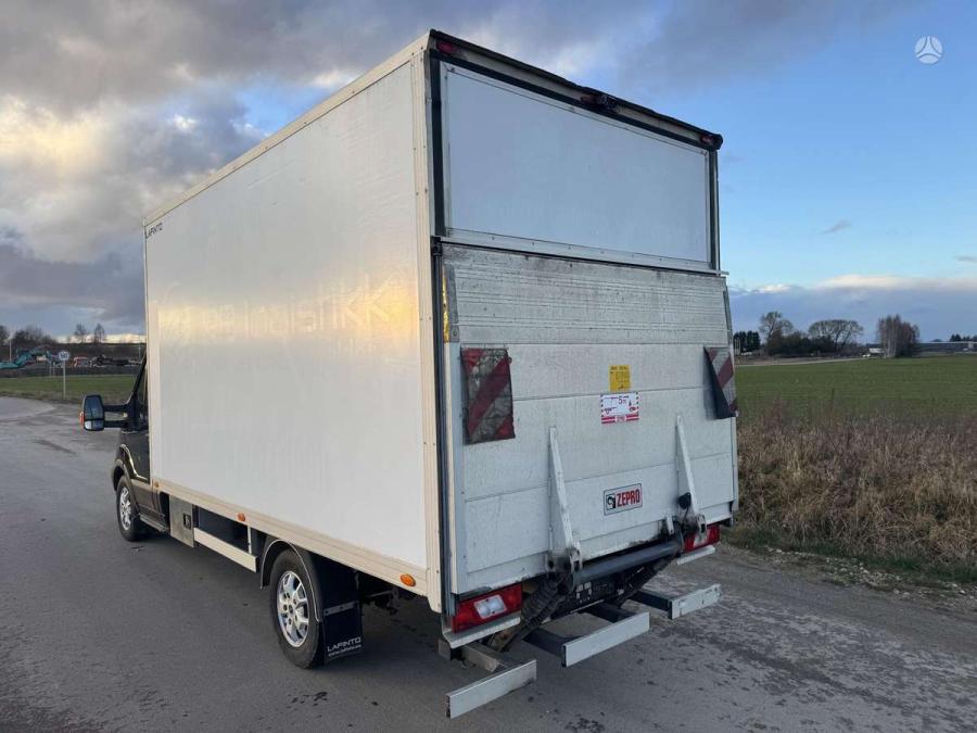Black Ford Transit 2018 in Klaipeda, with an engine capacity of 2.00 L and mileage of 289 thousand km for 9700 €, photo 6 on AUTOMOTO.COM.LV
