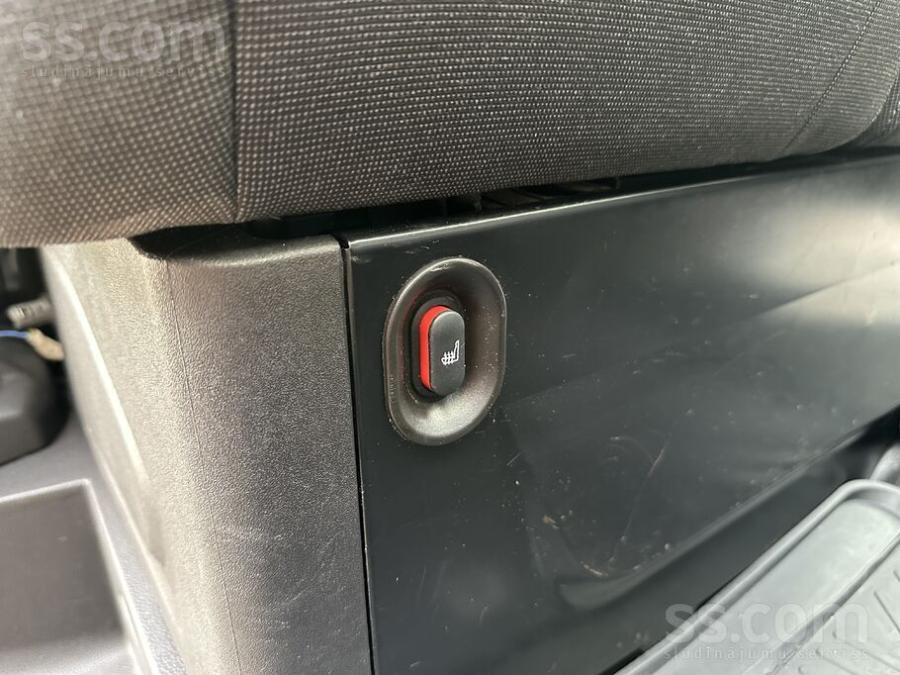 Black Ford Transit 2015 in Jelgava, with an engine capacity of 2.20 L and mileage of 218 thousand km for 7950 €, photo 19 on AUTOMOTO.COM.LV