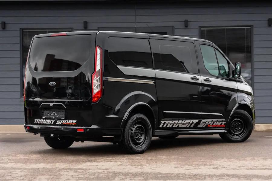 Black Ford Transit 2017 in Jelgava, with an engine capacity of 2.00 L and mileage of 160 thousand km for 15950 €, photo 5 on AUTOMOTO.COM.LV