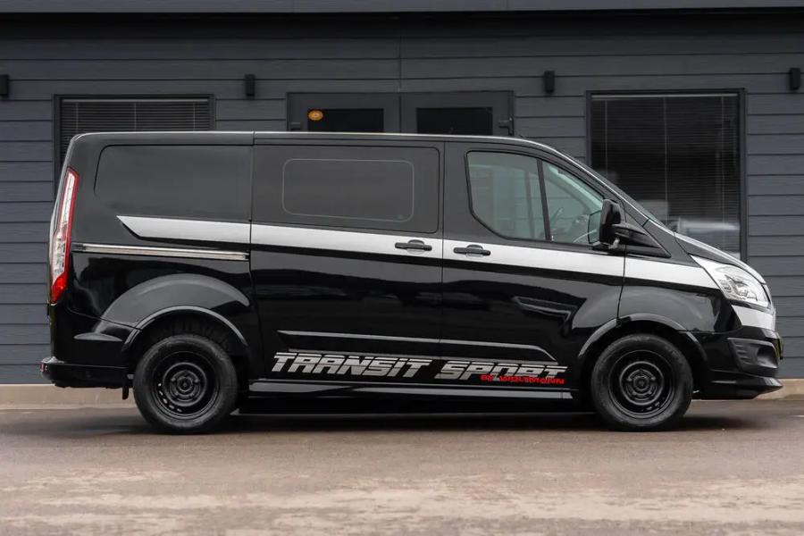 Black Ford Transit 2017 in Jelgava, with an engine capacity of 2.00 L and mileage of 160 thousand km for 15950 €, photo 7 on AUTOMOTO.COM.LV