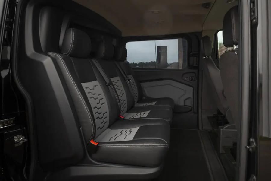 Black Ford Transit 2017 in Jelgava, with an engine capacity of 2.00 L and mileage of 160 thousand km for 15950 €, photo 9 on AUTOMOTO.COM.LV