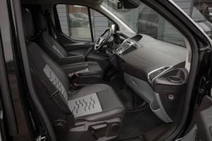 Black Ford Transit 2017 in Jelgava, with an engine capacity of 2.00 L and mileage of 160 thousand km for 15950 €, photo 11 on AUTOMOTO.COM.LV