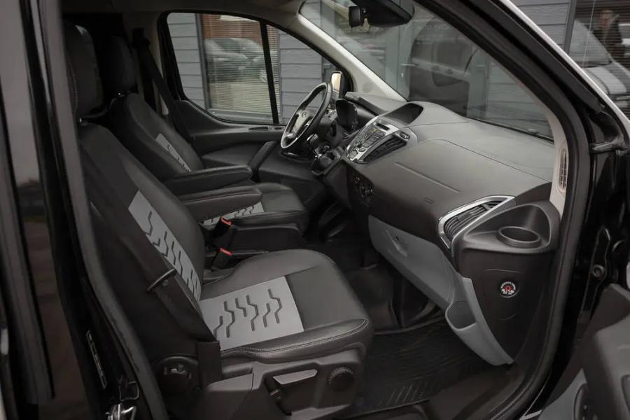 Black Ford Transit 2017 in Jelgava, with an engine capacity of 2.00 L and mileage of 160 thousand km for 15950 €, photo 11 on AUTOMOTO.COM.LV