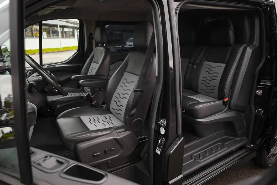 Black Ford Transit 2017 in Jelgava, with an engine capacity of 2.00 L and mileage of 160 thousand km for 15950 €, photo 13 on AUTOMOTO.COM.LV