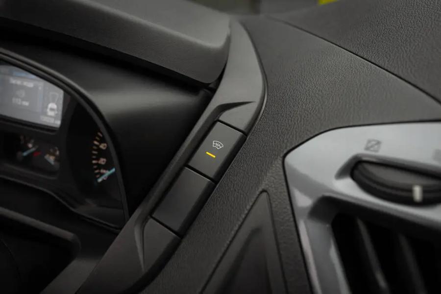 Black Ford Transit 2017 in Jelgava, with an engine capacity of 2.00 L and mileage of 160 thousand km for 15950 €, photo 18 on AUTOMOTO.COM.LV