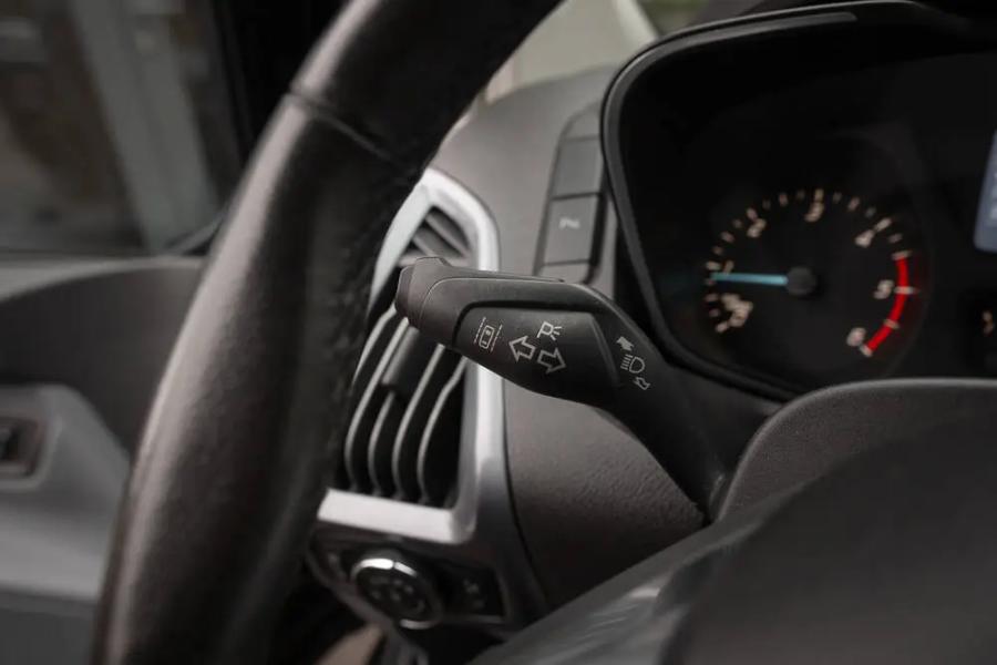 Black Ford Transit 2017 in Jelgava, with an engine capacity of 2.00 L and mileage of 160 thousand km for 15950 €, photo 19 on AUTOMOTO.COM.LV