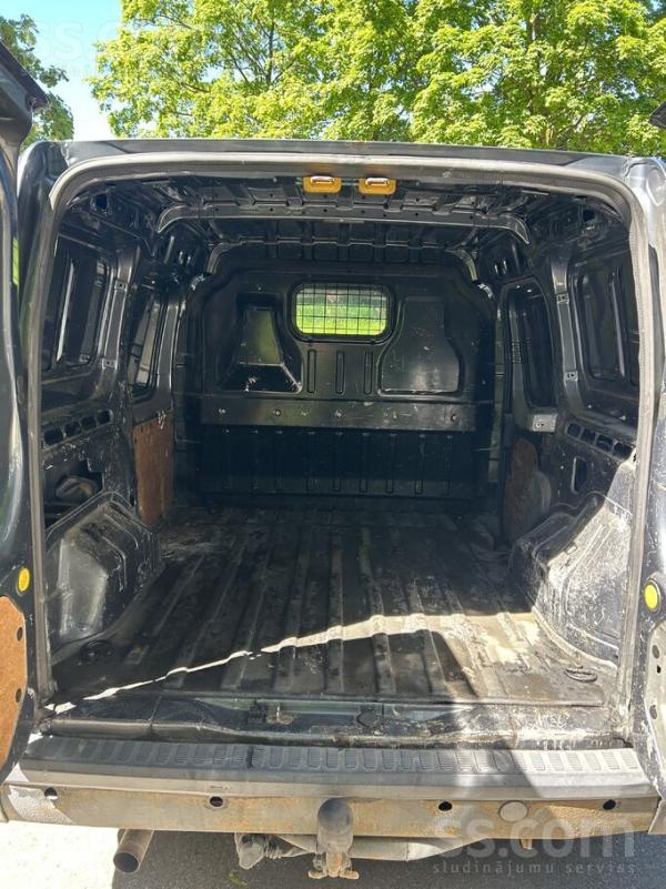 Black Ford Transit 2006 in Riga, with an engine capacity of 1.80 L and mileage of 376 thousand km for 2250 €, photo 5 on AUTOMOTO.COM.LV