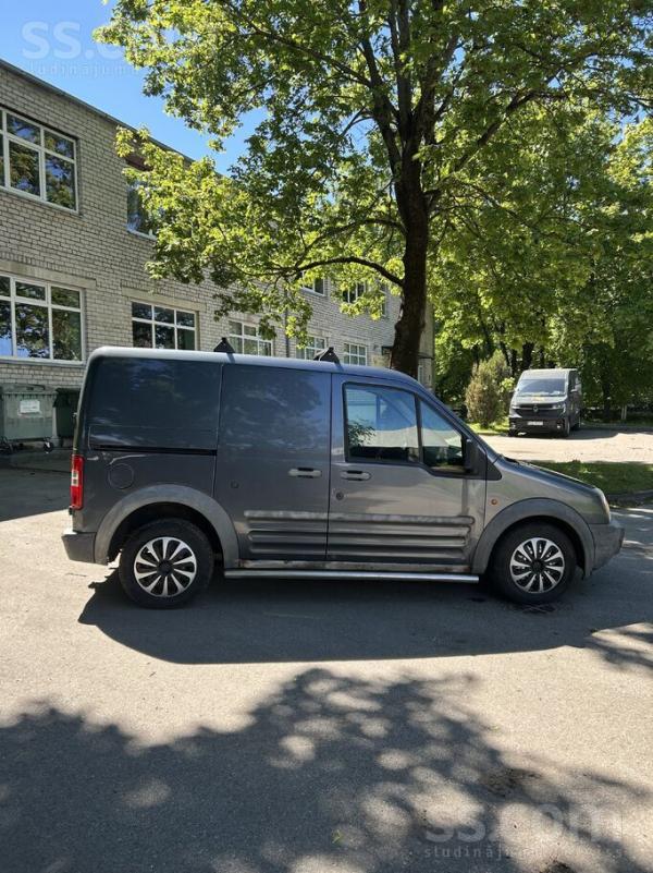 Black Ford Transit 2006 in Riga, with an engine capacity of 1.80 L and mileage of 376 thousand km for 2250 €, photo 6 on AUTOMOTO.COM.LV
