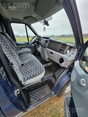Blue Ford Transit 2009 in Cesis, with an engine capacity of 2.40 L and mileage of 353 thousand km for 8700 €, photo 5 on AUTOMOTO.COM.LV