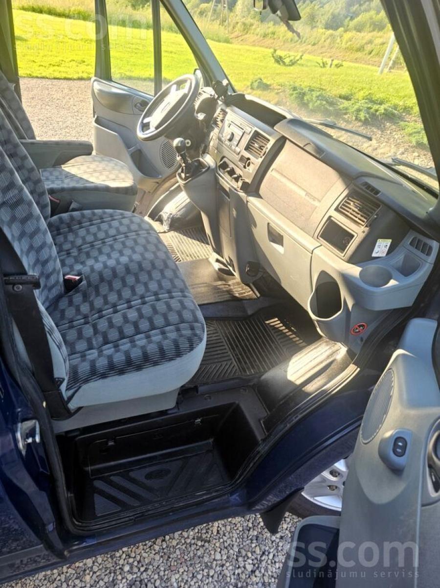 Blue Ford Transit 2009 in Cesis, with an engine capacity of 2.40 L and mileage of 353 thousand km for 8700 €, photo 7 on AUTOMOTO.COM.LV