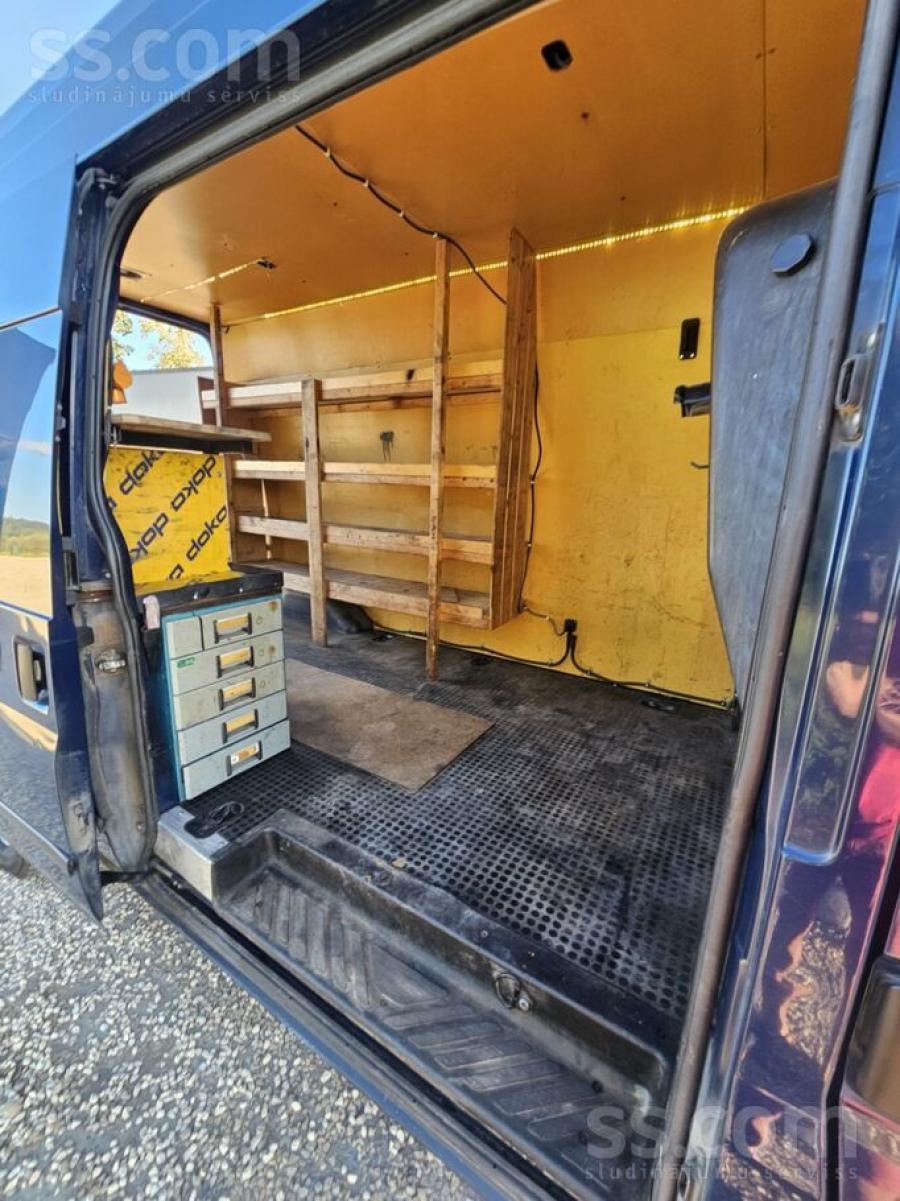 Blue Ford Transit 2009 in Cesis, with an engine capacity of 2.40 L and mileage of 353 thousand km for 8700 €, photo 16 on AUTOMOTO.COM.LV