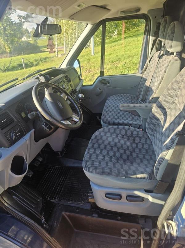 Blue Ford Transit 2009 in Cesis, with an engine capacity of 2.40 L and mileage of 353 thousand km for 8700 €, photo 7 on AUTOMOTO.COM.LV