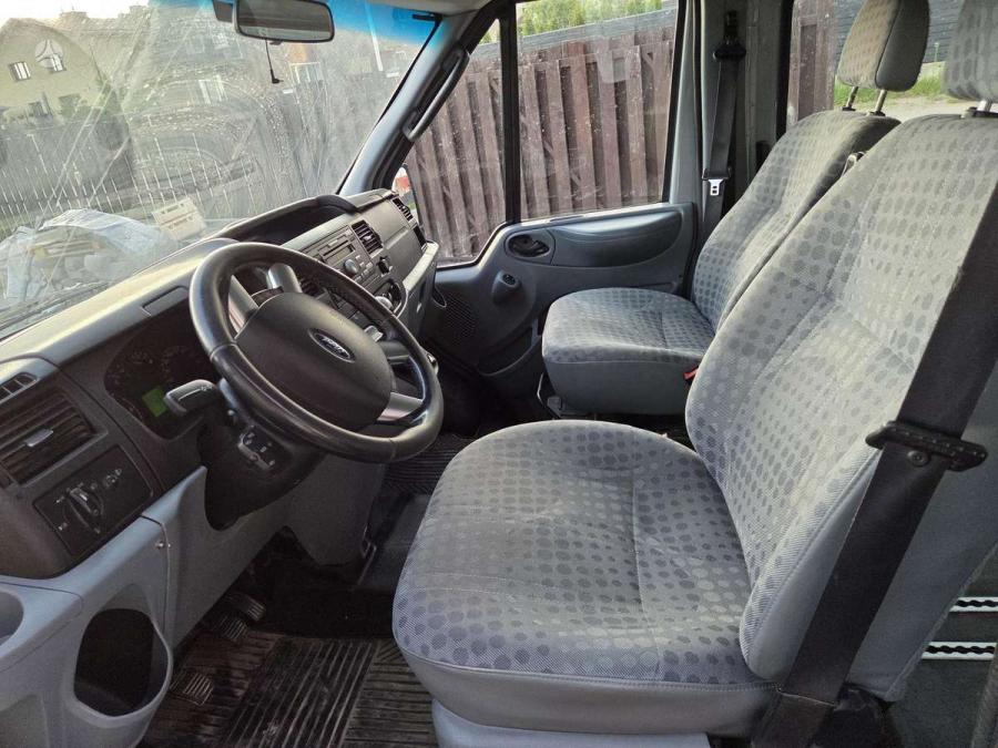 Blue Ford Transit 2013 in Vilnius, with an engine capacity of 2.20 L and mileage of 233 thousand km for 2600 €, photo 8 on AUTOMOTO.COM.LV