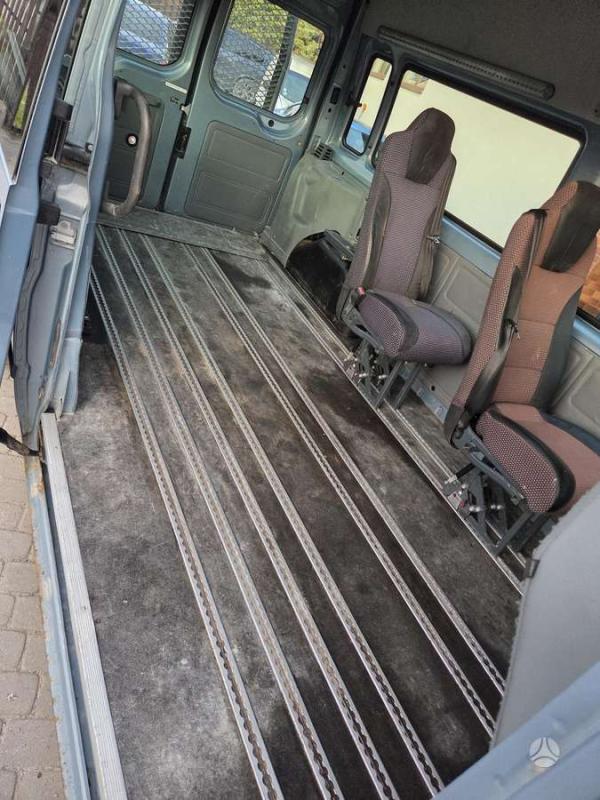 Zils Ford Transit 2013 Viļņa, ar dzinēja tilpumu 2.20 L un nobraukumu 233 tūkst. km par 2600 €, foto 9 vietnē AUTOMOTO.COM.LV