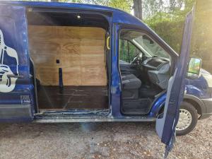 Blue Ford Transit 2015 in Taurage, with an engine capacity of 2.20 L and mileage of 275 thousand km for 5950 €, photo 10 on AUTOMOTO.COM.LV