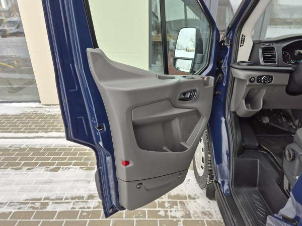 Blue Ford Transit 2020 in Marijampole, with an engine capacity of 2.00 L and mileage of 196 thousand km for 13500 €, photo 9 on AUTOMOTO.COM.LV