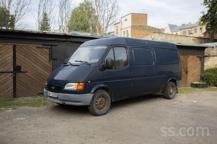 Blue Ford Transit 2000 in Riga, with an engine capacity of 2.00 L and mileage of 239 thousand km for 1650 €, photo 1 on AUTOMOTO.COM.LV