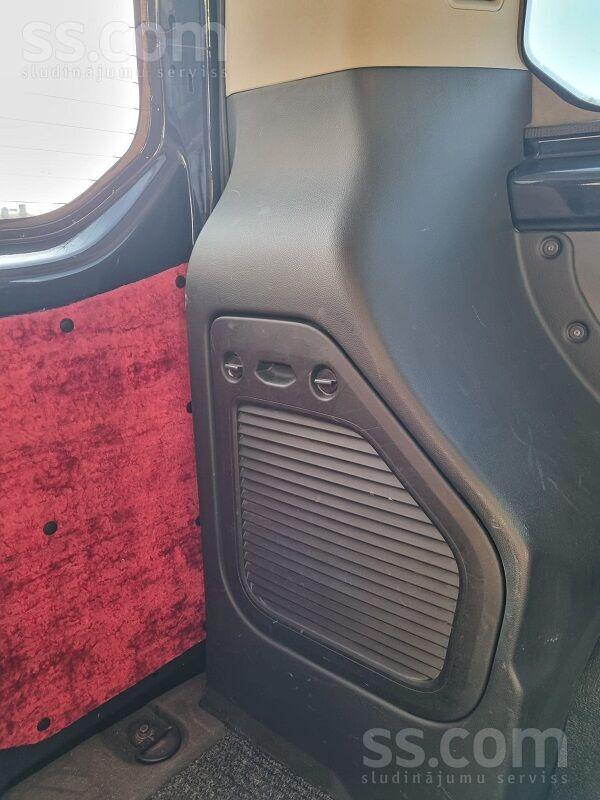 Синий Форд Транзит 2015 в Рига, объемом двигателя 2.20 л и пробегом 128 тыс. км за 11000 €, фото 9 на AUTOMOTO.COM.LV