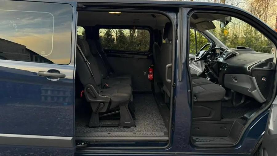 Blue Ford Transit 2015 in Riga, with an engine capacity of 2.20 L and mileage of 130 thousand km for 13000 €, photo 5 on AUTOMOTO.COM.LV