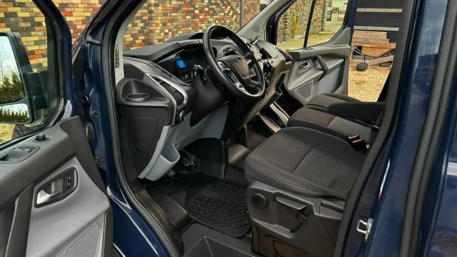 Blue Ford Transit 2015 in Riga, with an engine capacity of 2.20 L and mileage of 130 thousand km for 13000 €, photo 9 on AUTOMOTO.COM.LV