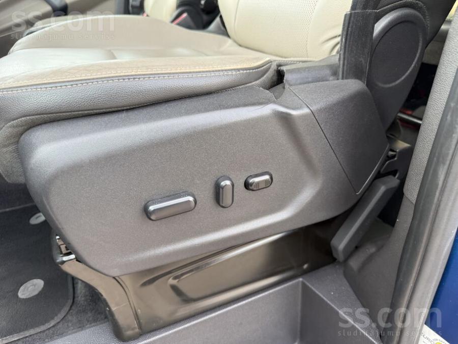 Blue Ford Transit 2016 in Jelgava, with an engine capacity of 2.00 L and mileage of 0 thousand km for 14900 €, photo 21 on AUTOMOTO.COM.LV
