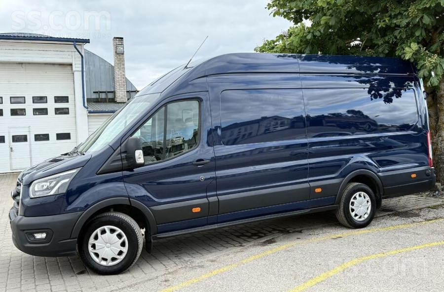 Blue Ford Transit 2020 in Valka, with an engine capacity of 2.00 L and mileage of 263 thousand km for 11999 €, photo 3 on AUTOMOTO.COM.LV