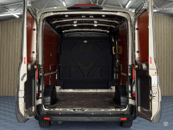 Brown Ford Transit 2019 in Marijampole, with an engine capacity of 2.00 L and mileage of 239 thousand km for 13200 €, photo 8 on AUTOMOTO.COM.LV