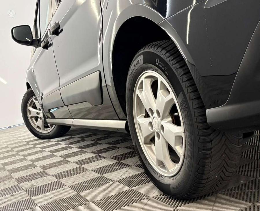Black Ford Transit Connect 2022 in Marijampole, with an engine capacity of 1.50 L and mileage of 137 thousand km for 12750 €, photo 22 on AUTOMOTO.COM.LV