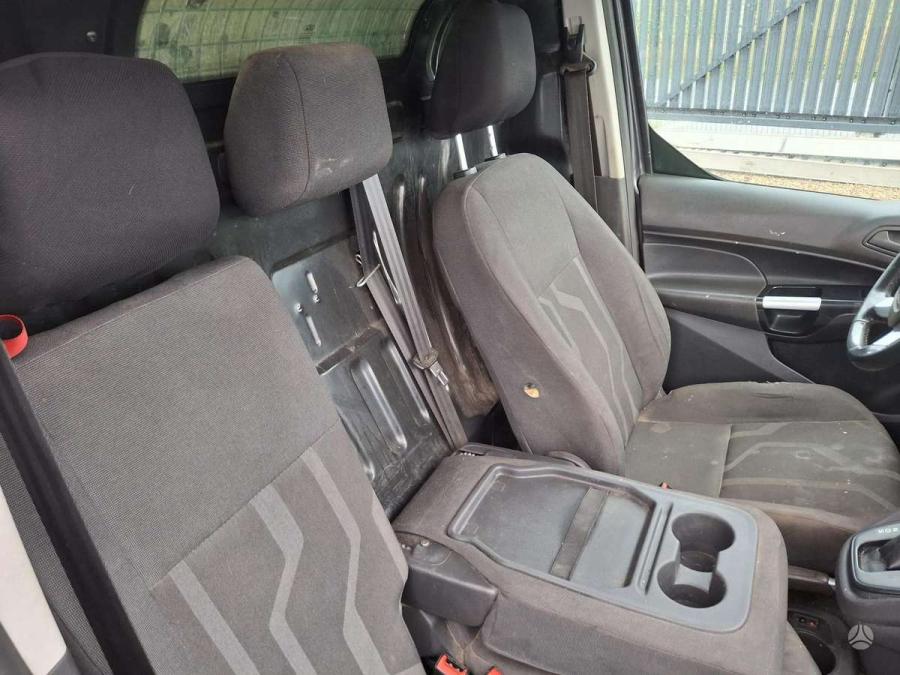 Pelēks Ford Transit Connect 2017 Viļņa, ar dzinēja tilpumu 1.50 L un nobraukumu 195 tūkst. km par 4200 €, foto 18 vietnē AUTOMOTO.COM.LV