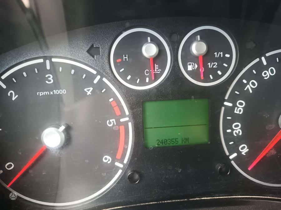 Grey Ford Transit Connect 2012 in Moletai, with an engine capacity of 1.75 L and mileage of 250 thousand km for 990 €, photo 6 on AUTOMOTO.COM.LV