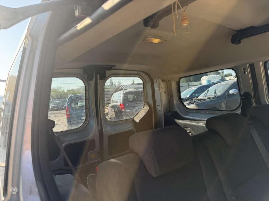 Pelēks Ford Transit Connect 2017 Šauļi, ar dzinēja tilpumu 1.50 L un nobraukumu 289 tūkst. km par 3650 €, foto 14 vietnē AUTOMOTO.COM.LV