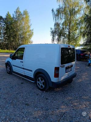 White Ford Transit Connect 2004 in Ukmerge, with an engine capacity of 1.80 L and mileage of 3845 thousand km for 1300 €, photo 3 on AUTOMOTO.COM.LV